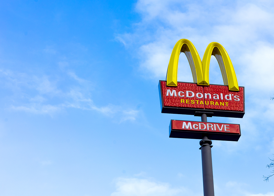 Best Pole Signs Bakersfield, CA | Pole Banners And Signs Design Near Me